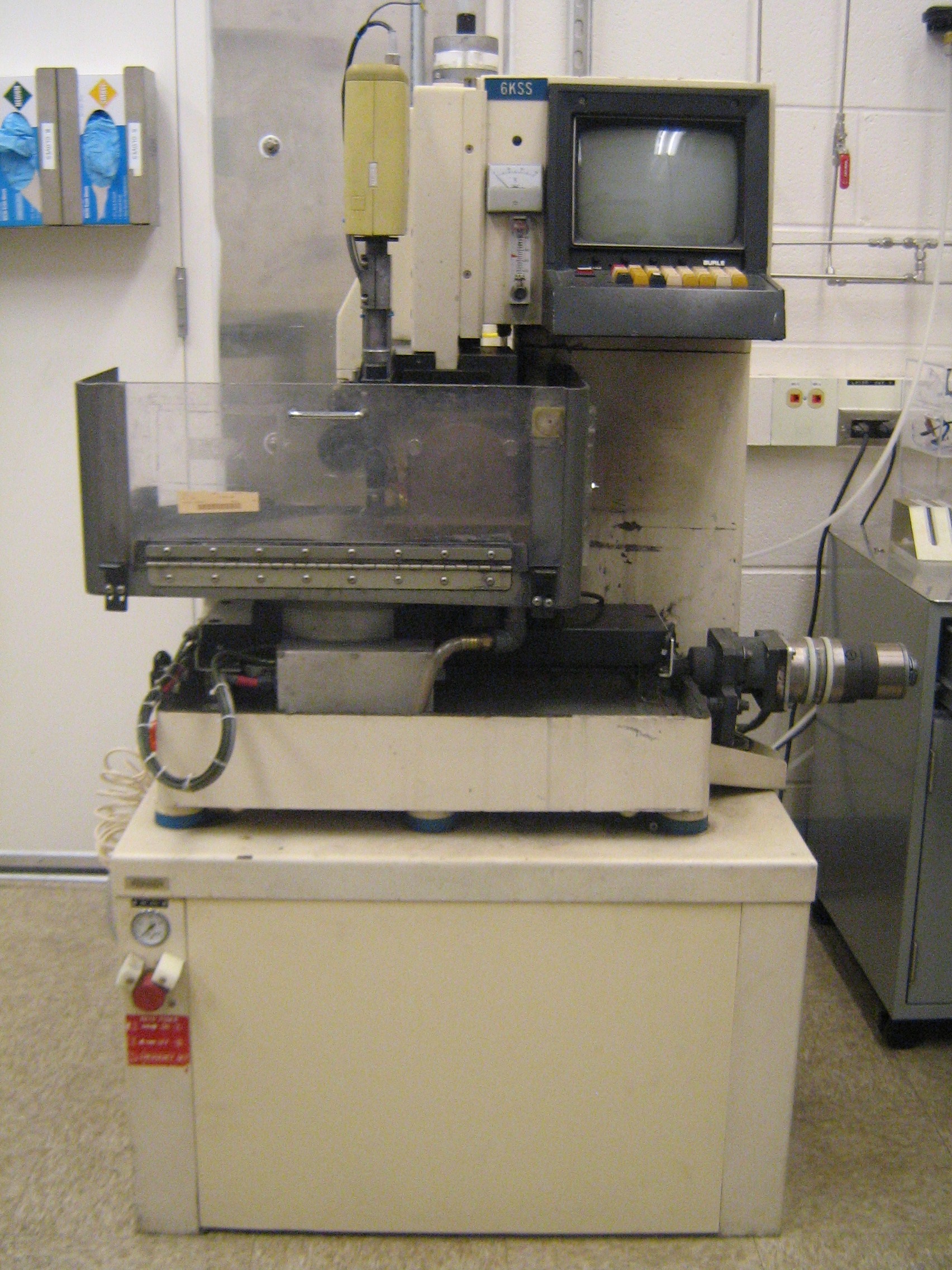 Dicing Saw | Micro-Nano-Mechanical Systems Cleanroom Laboratory | Illinois